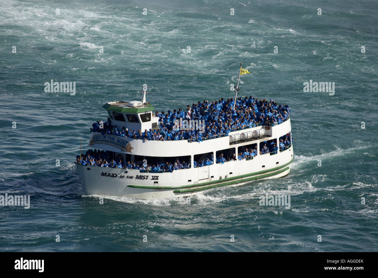 Maid of the mist sightseeing boat ship river tour mist hi-res stock ...