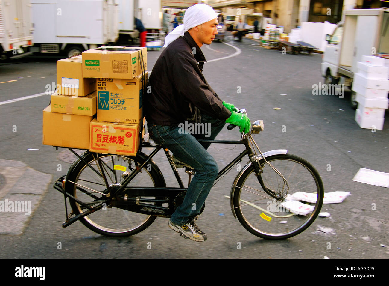 Delivery boy bicycle hi-res stock photography and images - Alamy