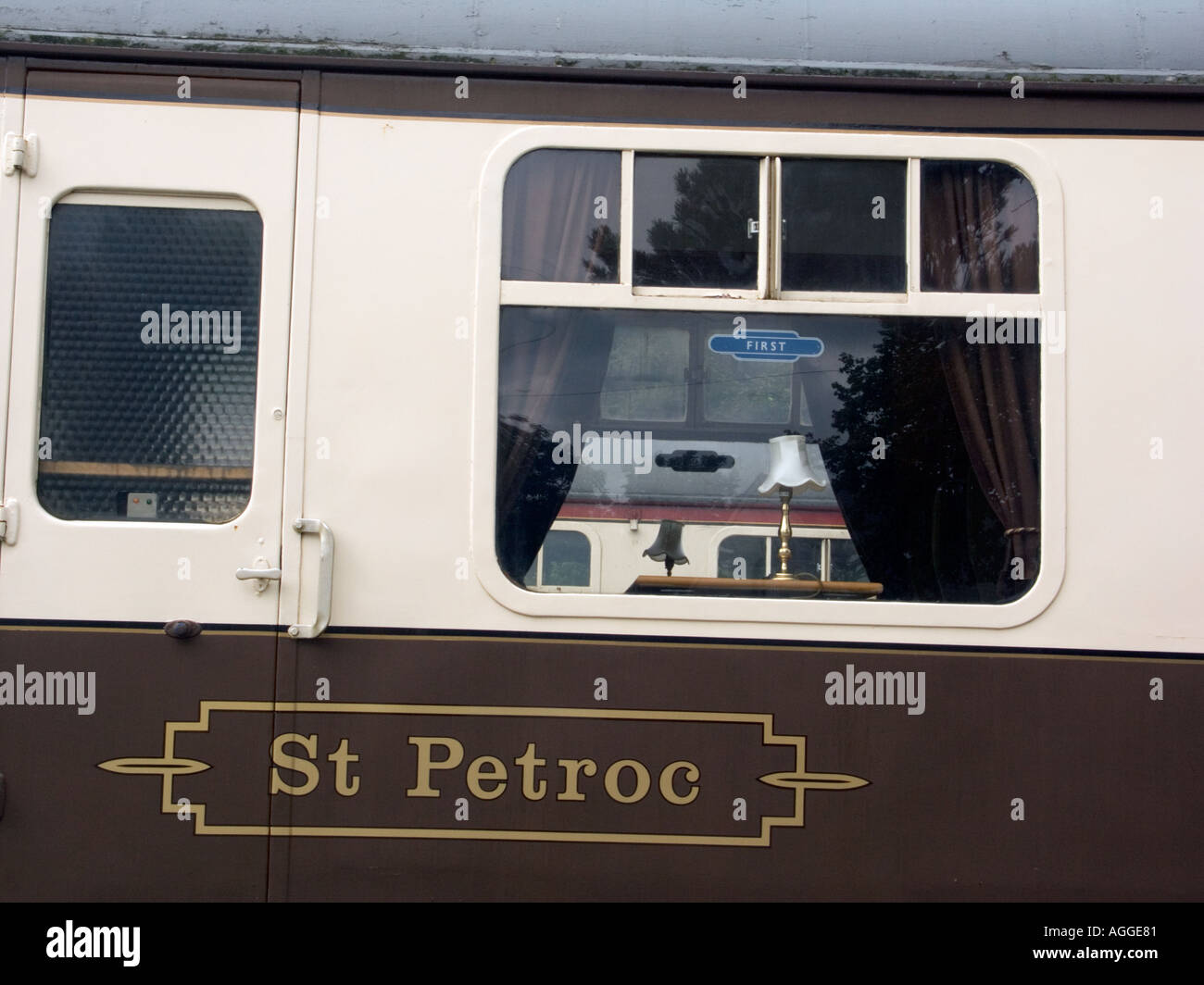 First class british railway carriage hi-res stock photography and ...