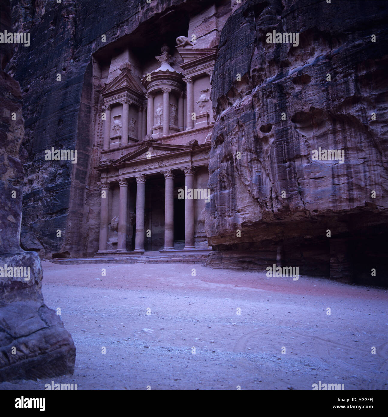 Al khaznah the treasury hi-res stock photography and images - Alamy