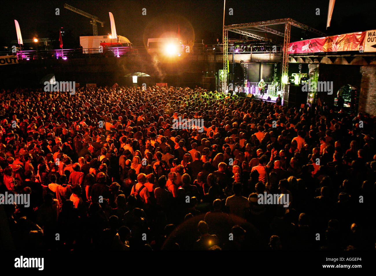 The Magic Numbers live at the Cross Central festival at Kings Cross ...