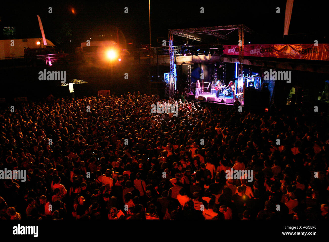 The Magic Numbers live at the Cross Central festival at Kings Cross ...