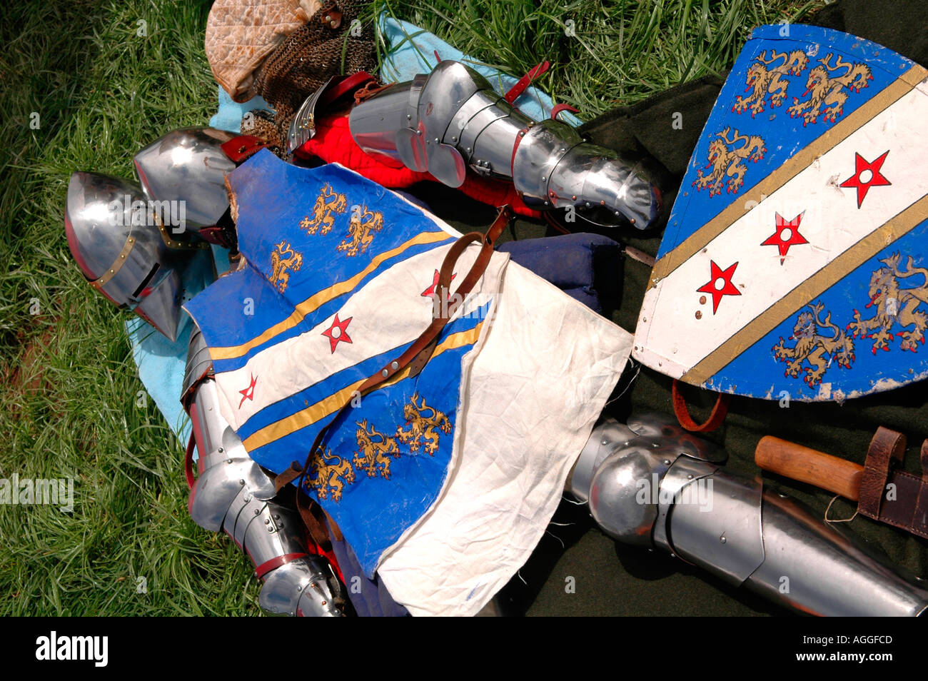 Knights armor 14th century hi-res stock photography and images - Alamy