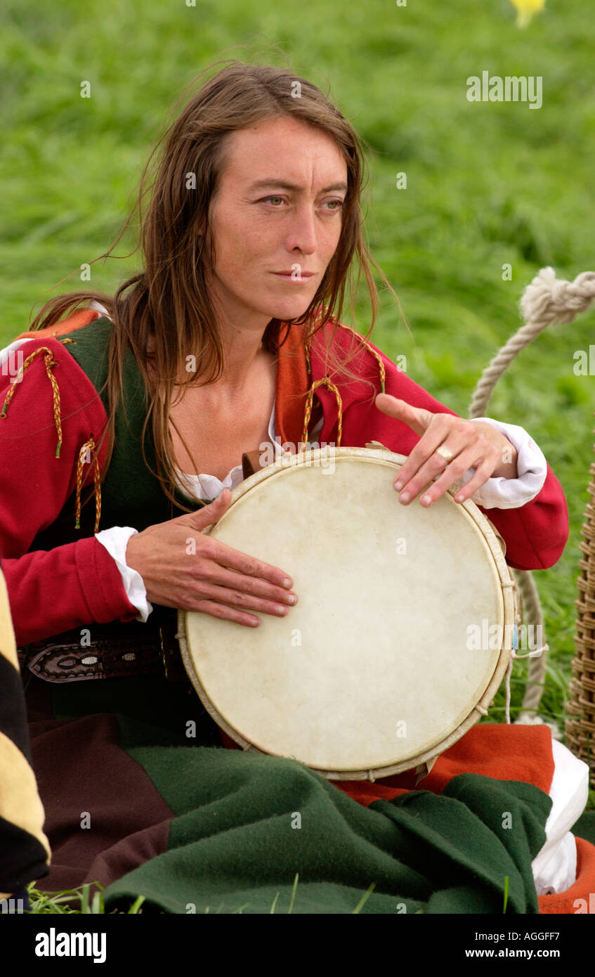 Medieval castle life women hi-res stock photography and images - Alamy