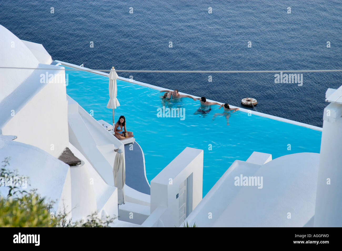 Infinity pool luxury hotel hi-res stock photography and images - Alamy