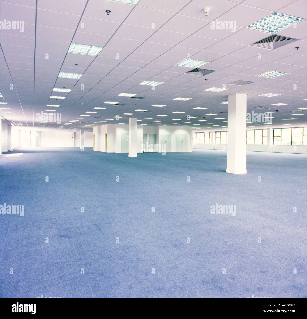 Empty office space hi-res stock photography and images - Alamy