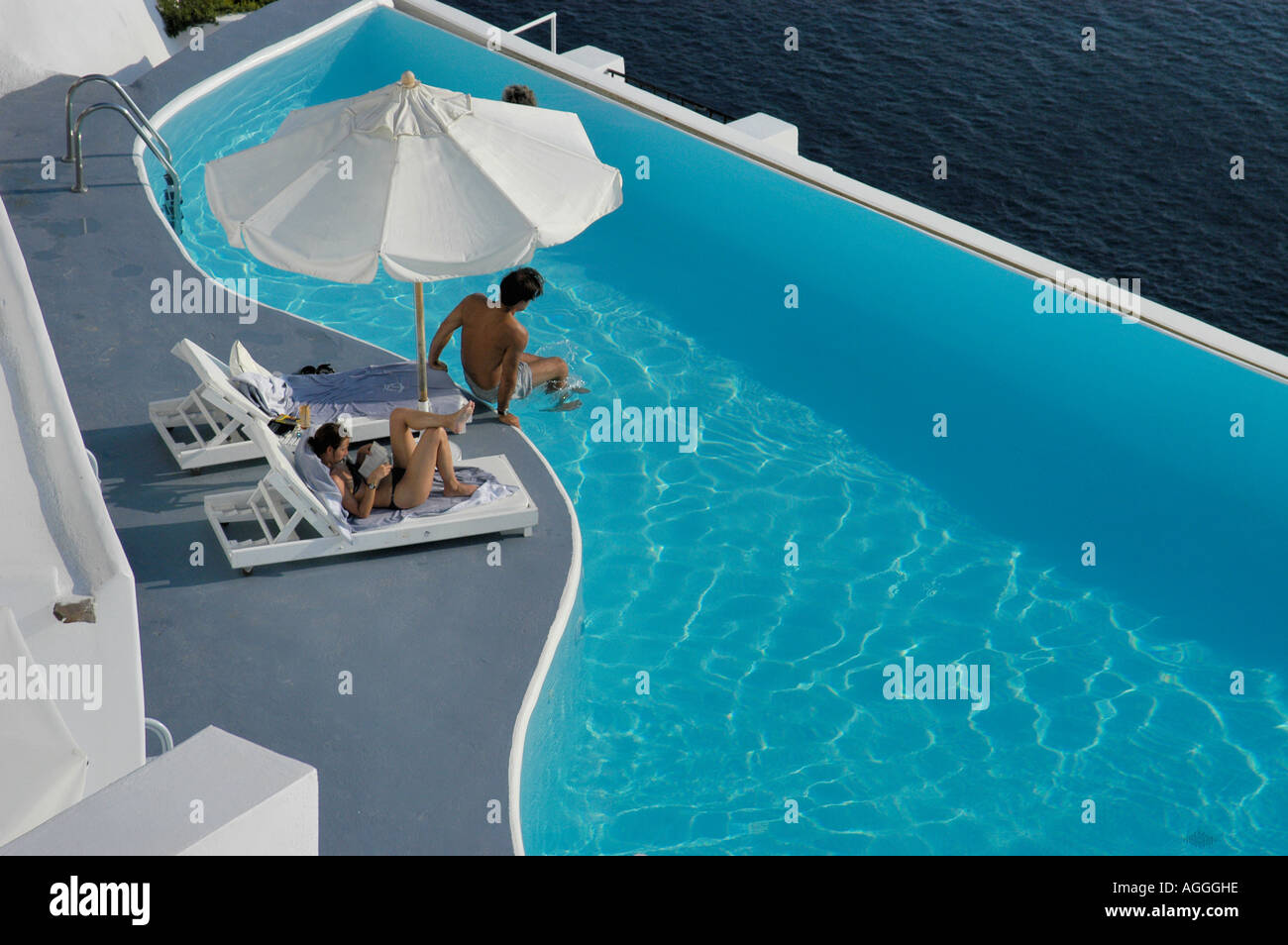 Infinity pool santorini hi-res stock photography and images - Alamy