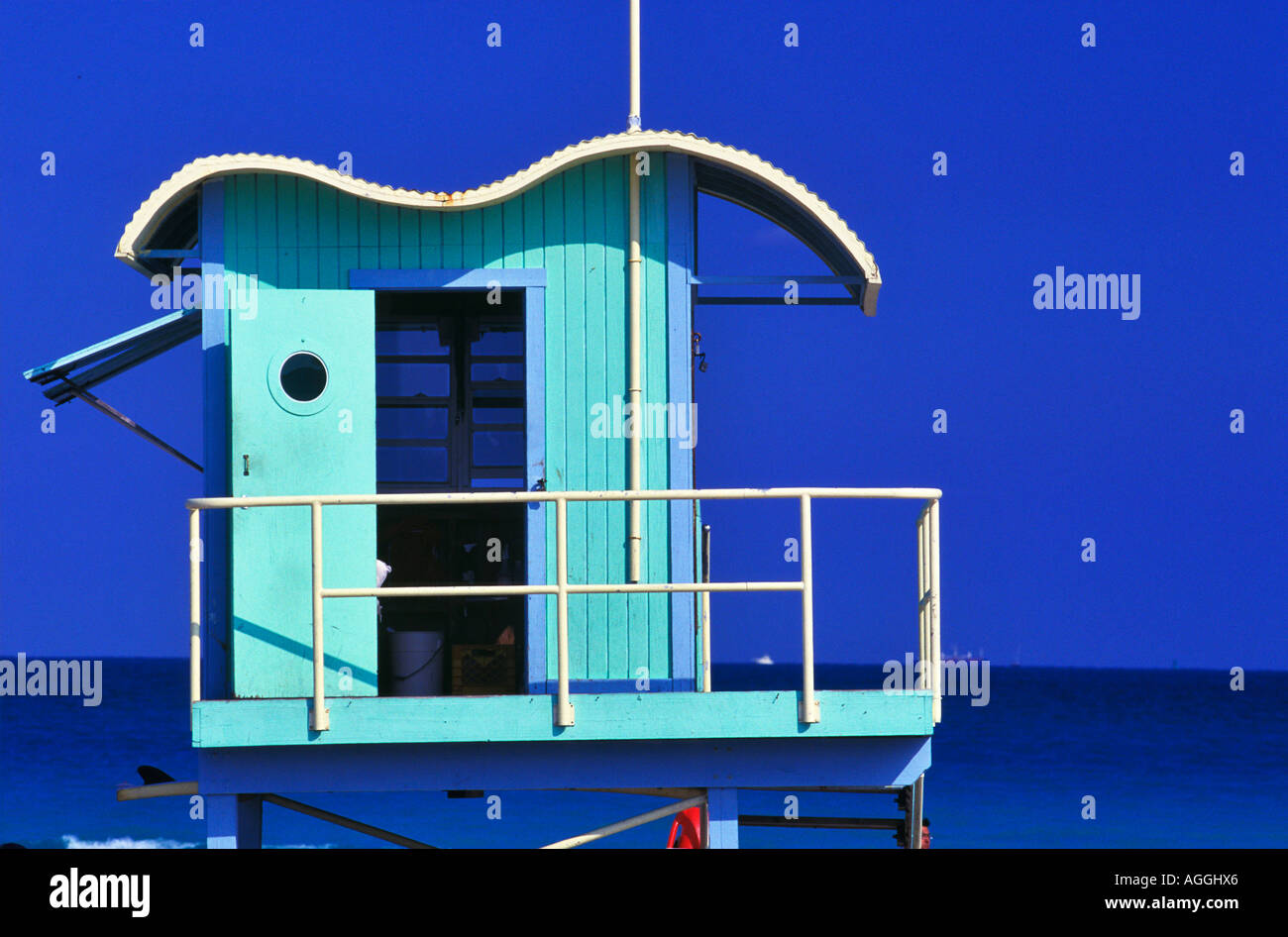 Lifeguards stations hi-res stock photography and images - Alamy