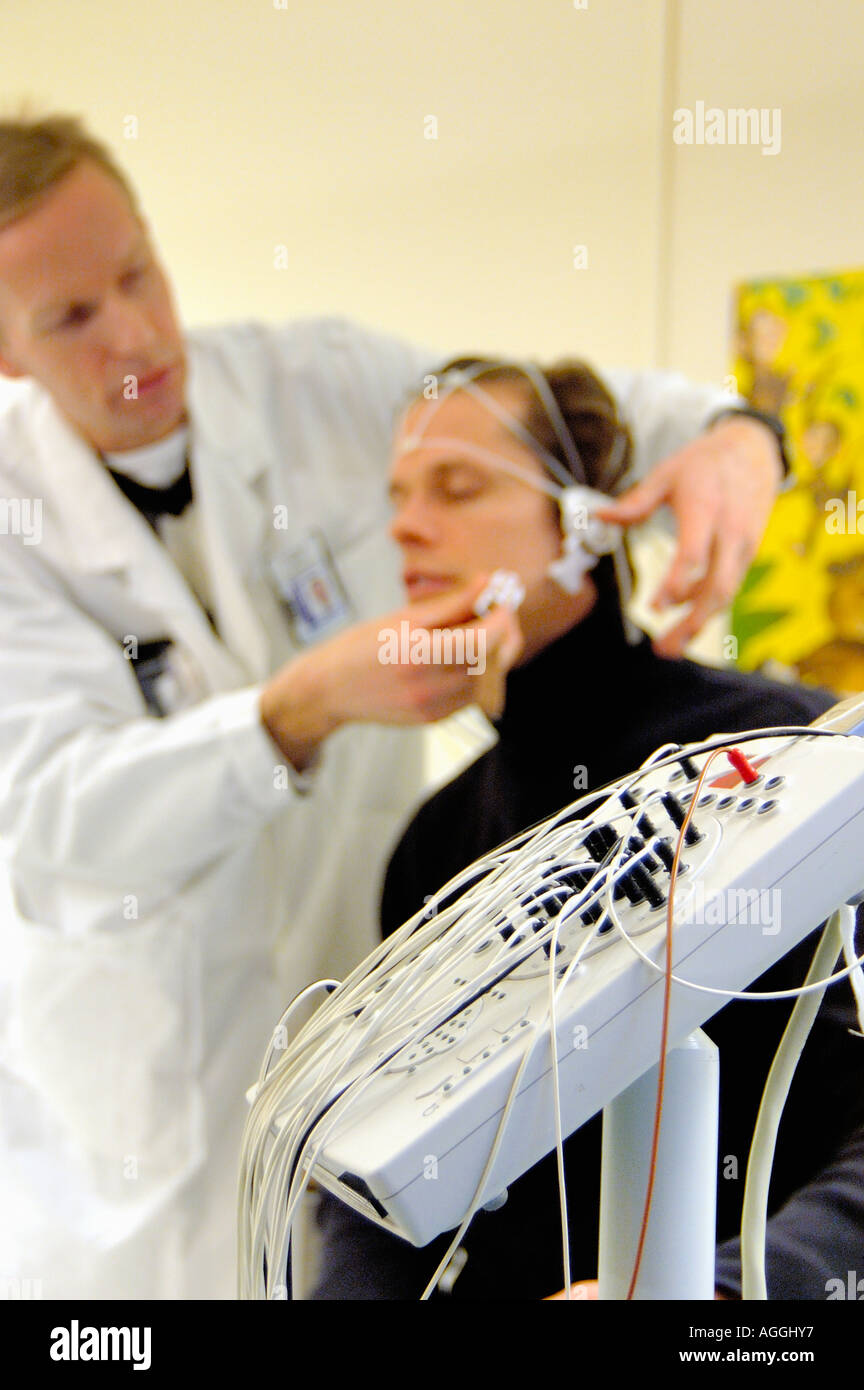 Measuring brain waves with EEG machine Stock Photo - Alamy