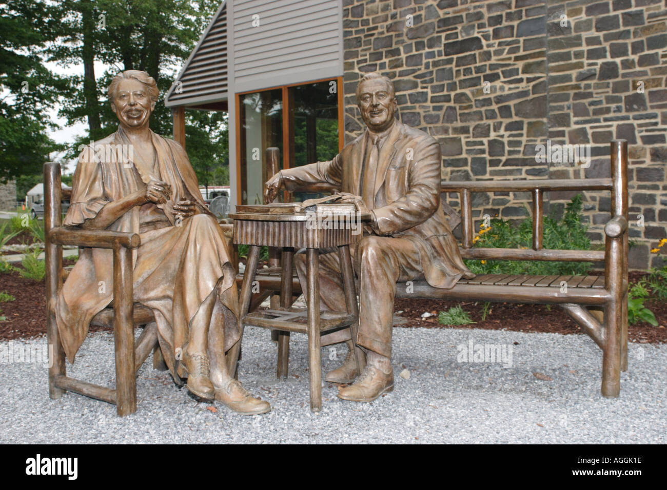 Statue of Franklin and Eleanor Roosevelt at FDR visitor Center in Hyde ...