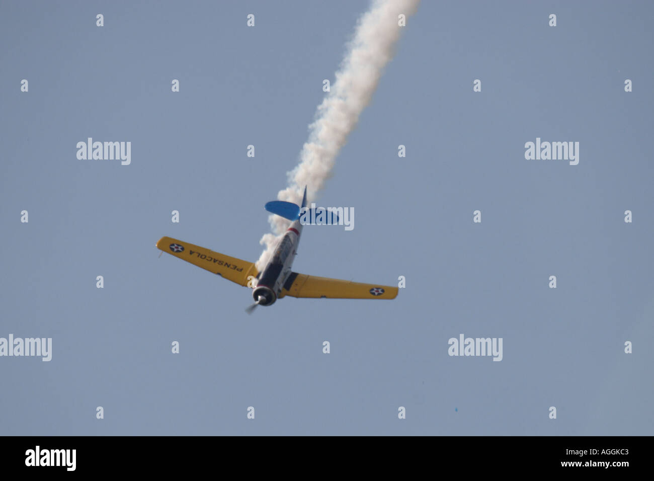 Aerial barnstorming show hi-res stock photography and images - Alamy