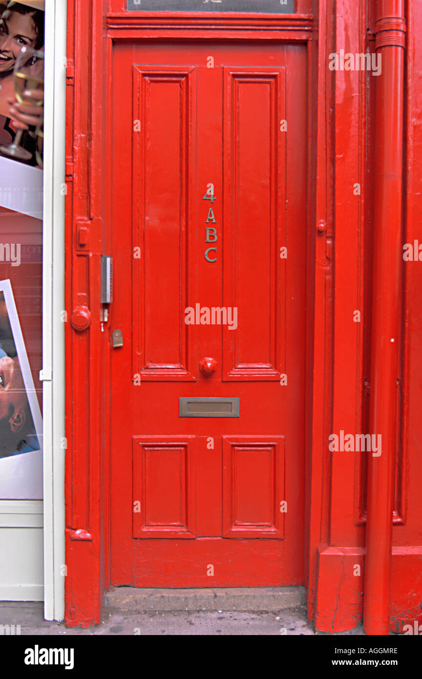 Old fashioned letterbox hi-res stock photography and images - Alamy