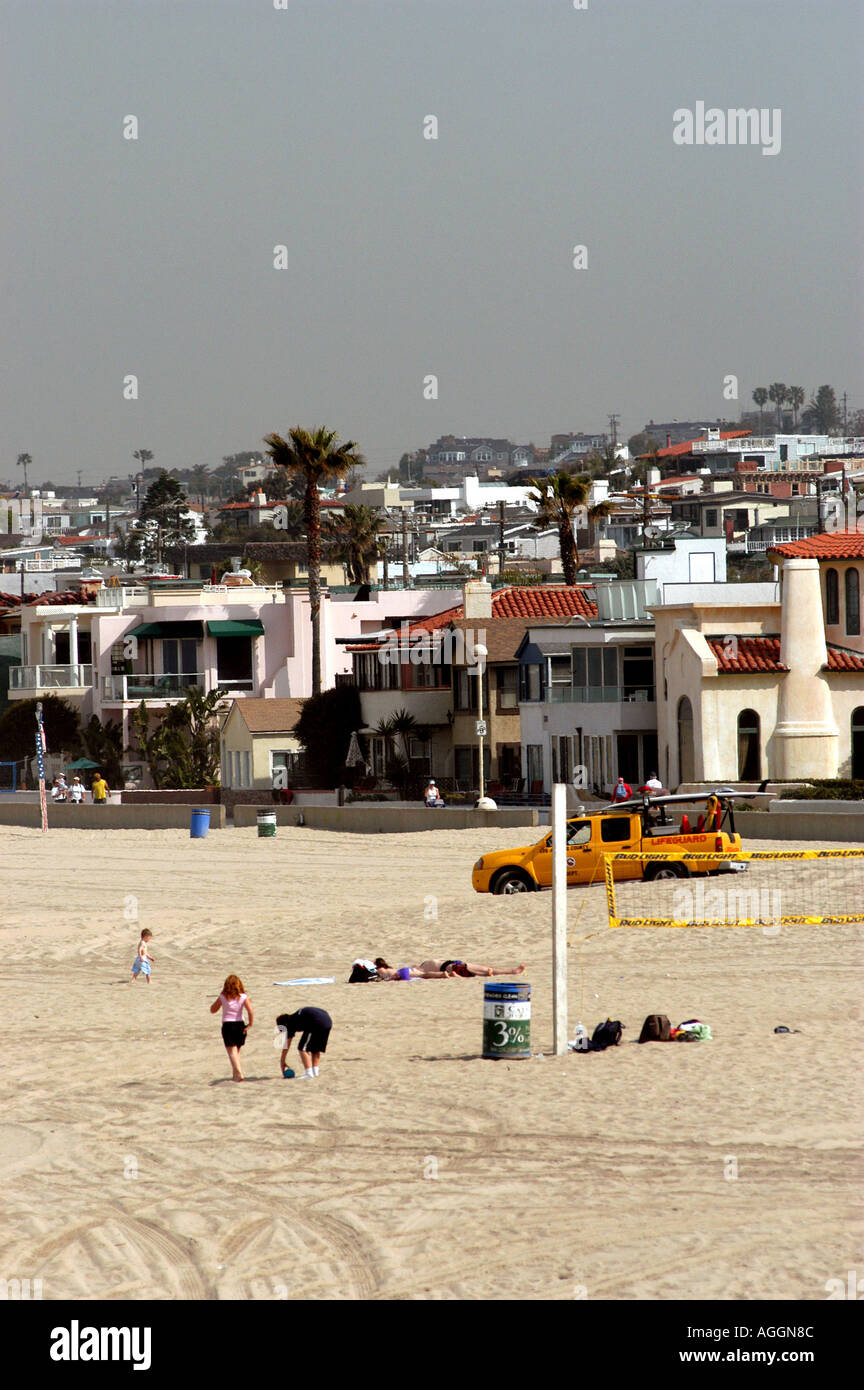 Poluted beach hi-res stock photography and images - Alamy