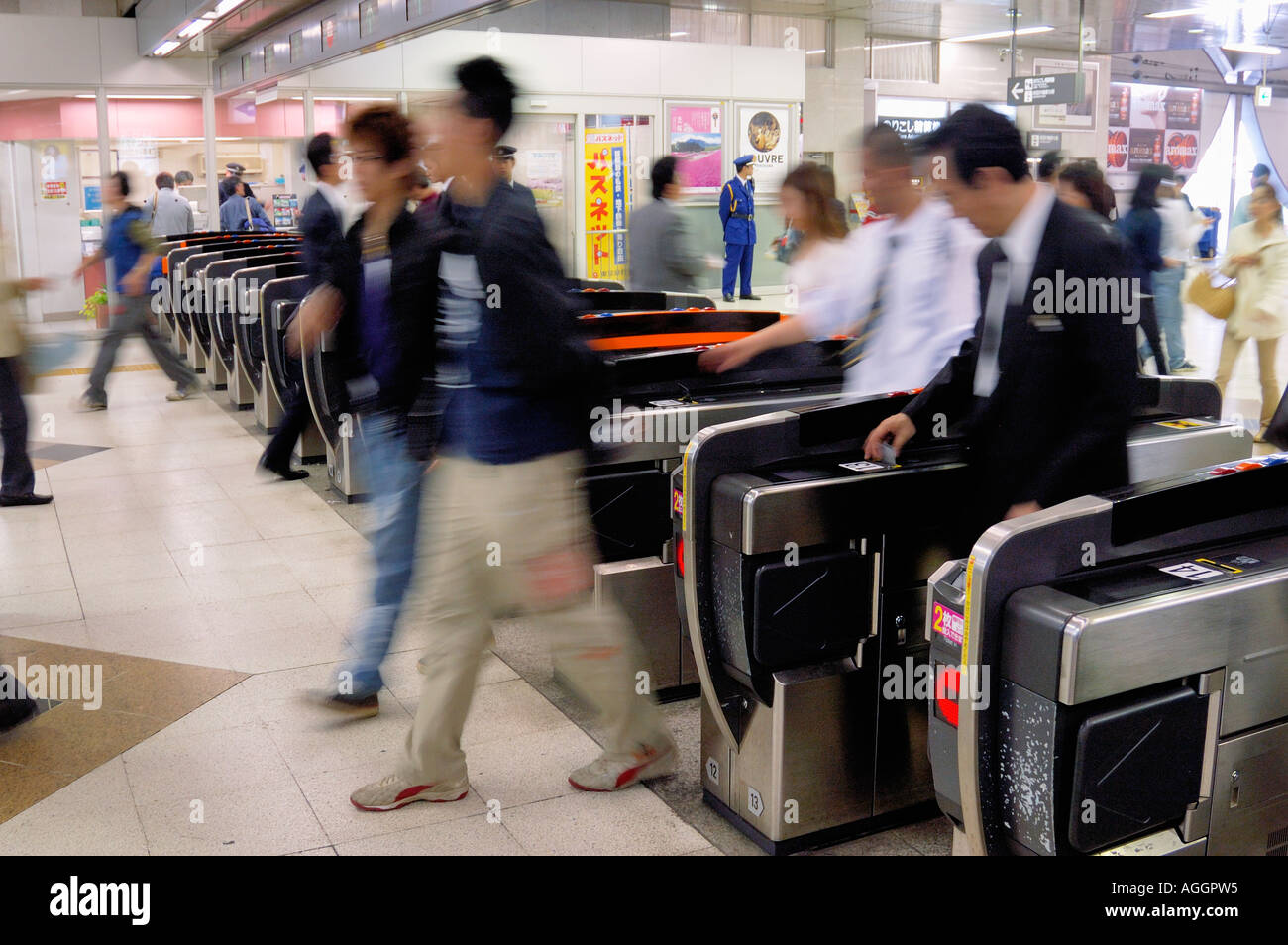 rush hour at subway station, Tokyo, Japan Stock Photo - Alamy