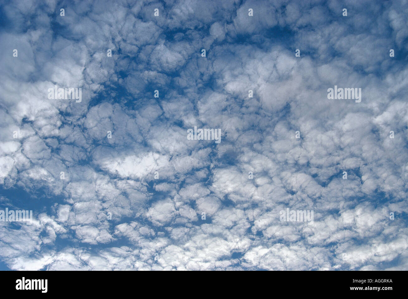 Scattered cloud cover hi-res stock photography and images - Alamy