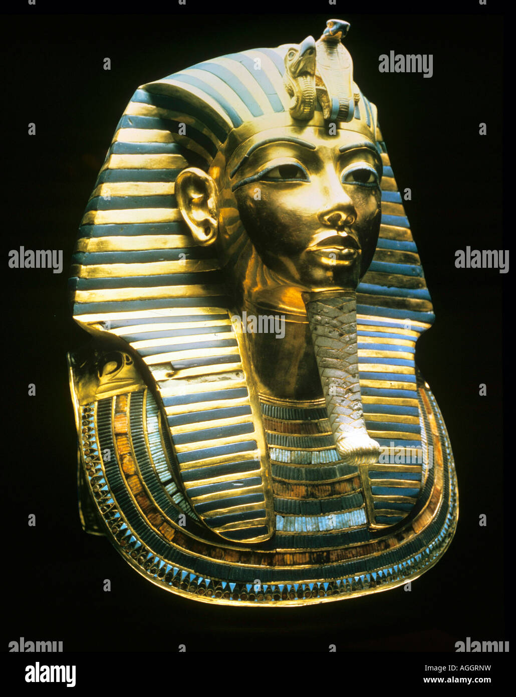 The gold mask of tutankhamun hi-res stock photography and images - Alamy
