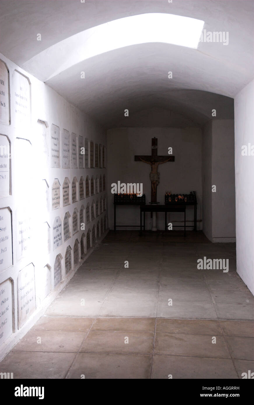 Tomb in the cemetery at Old Mission Santa Barbara Stock Photo - Alamy