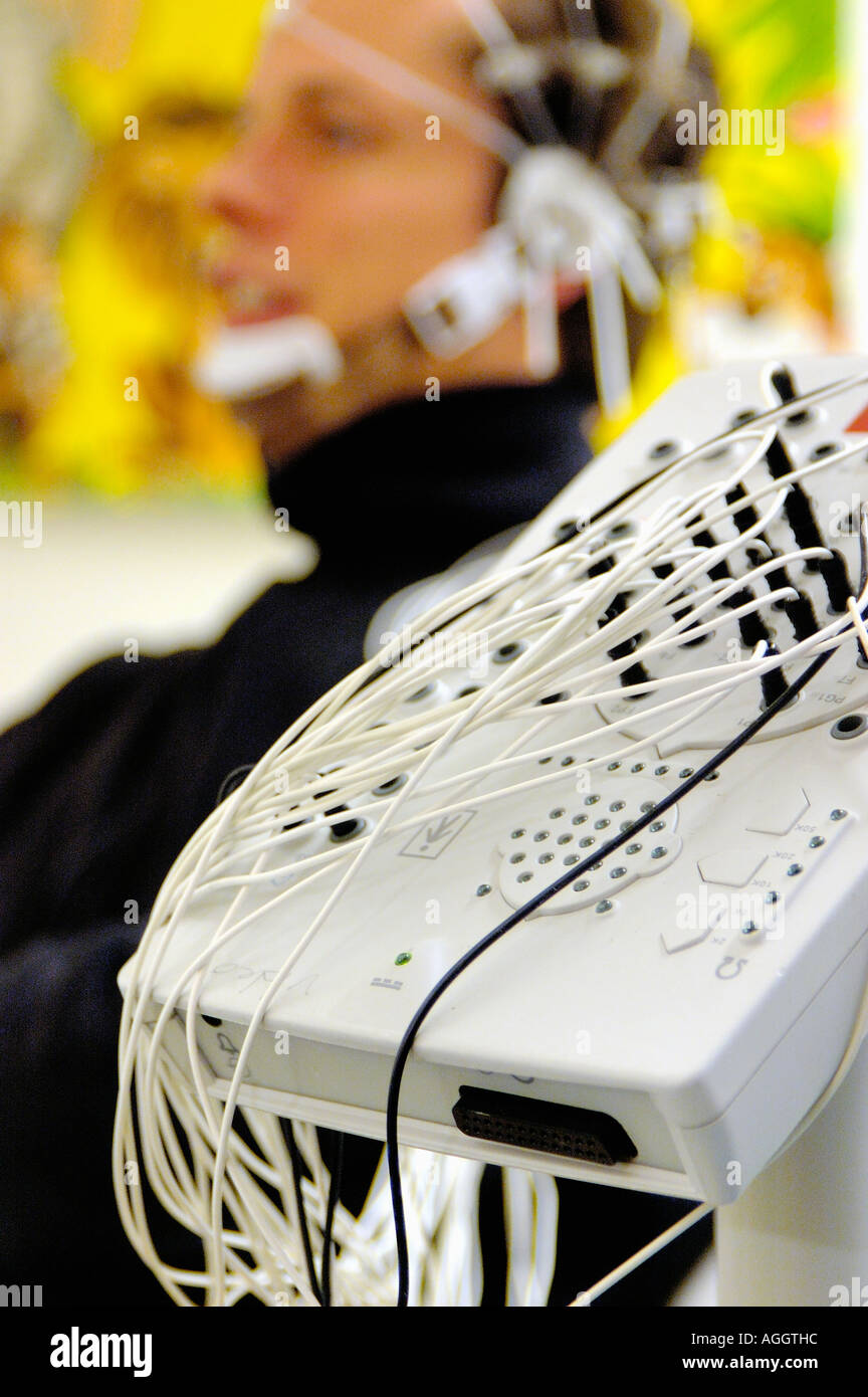 Measuring brain waves with EEG machine Stock Photo - Alamy