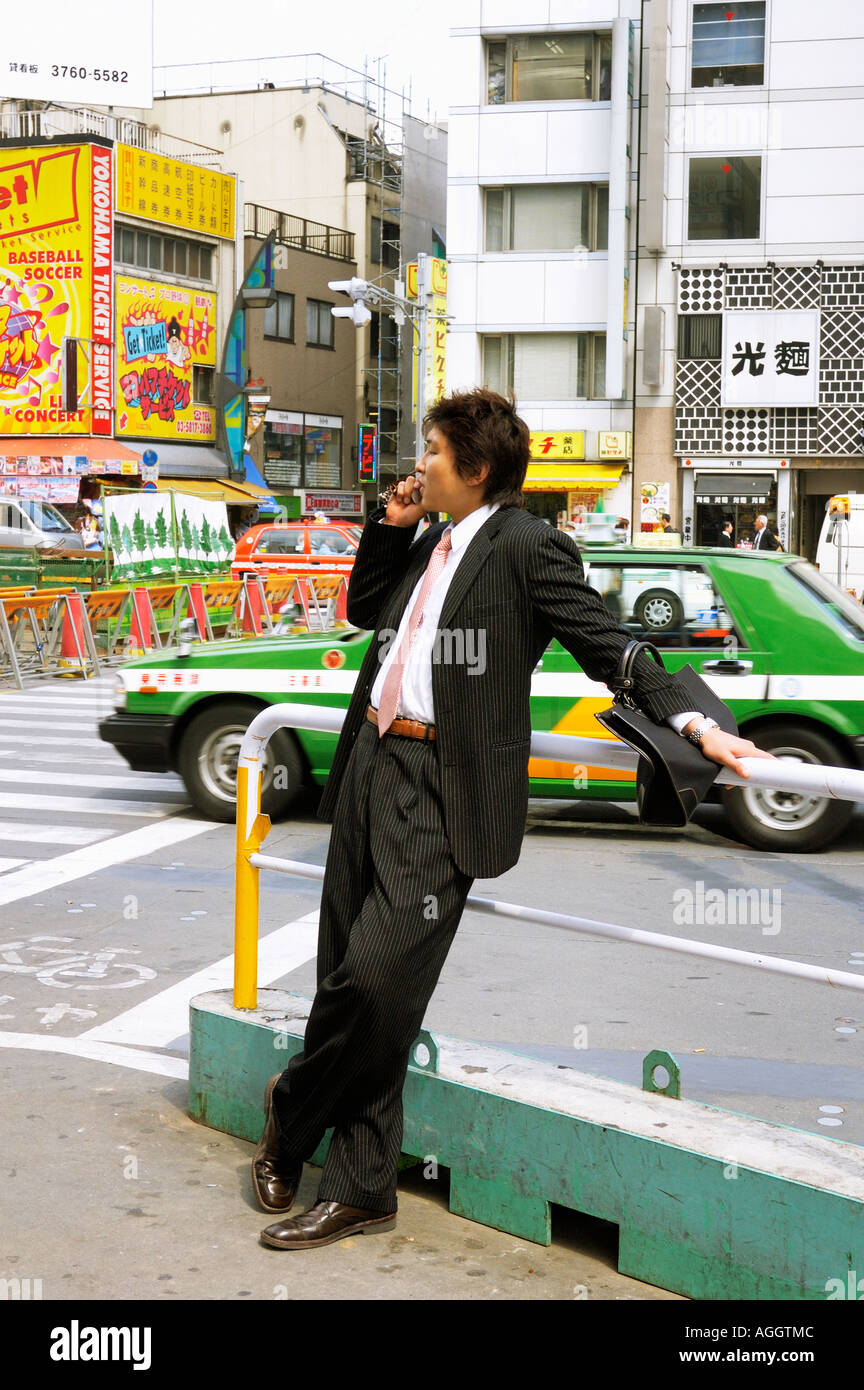 Phone call in tokyo hi-res stock photography and images - Alamy
