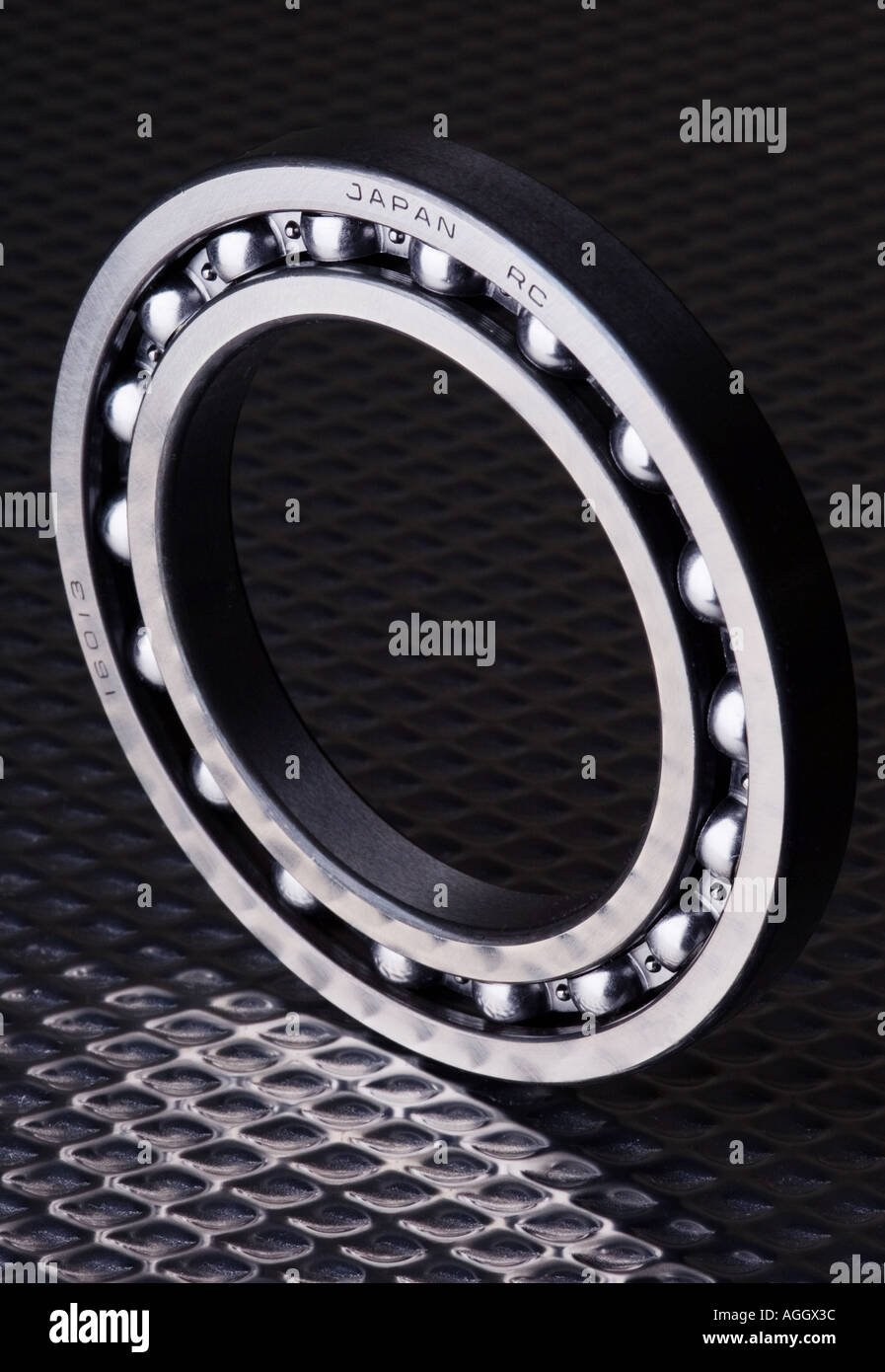 Ball bearing assembly hi-res stock photography and images - Alamy