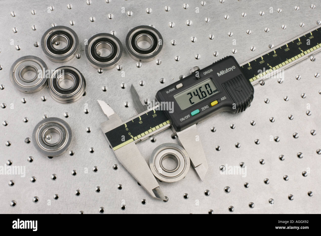 Caliper measuring round hi-res stock photography and images - Alamy