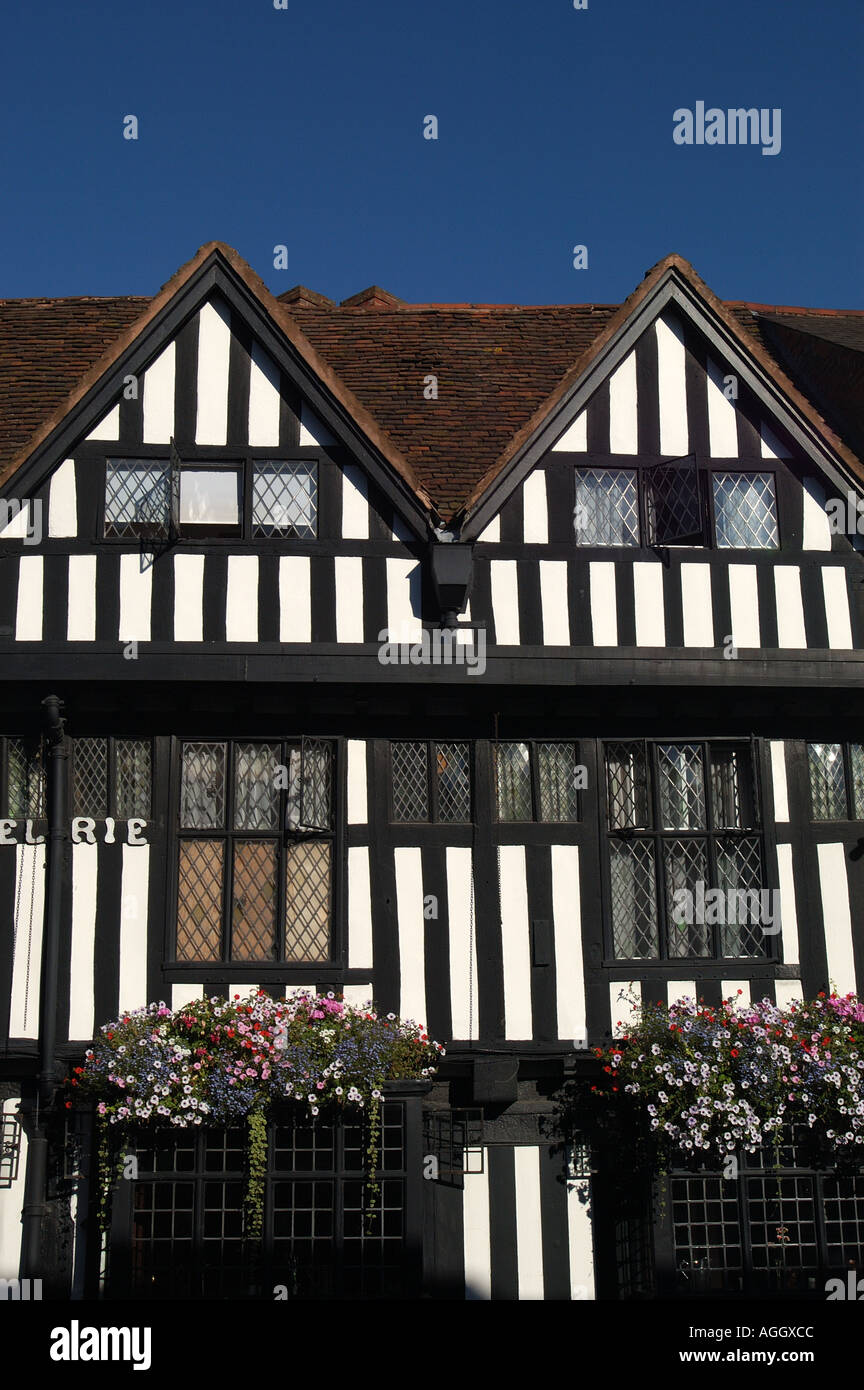 Tudor architecture hi-res stock photography and images - Alamy