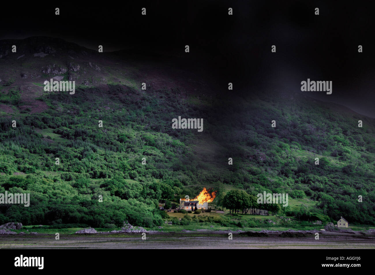 Mansion on fire hi-res stock photography and images - Alamy