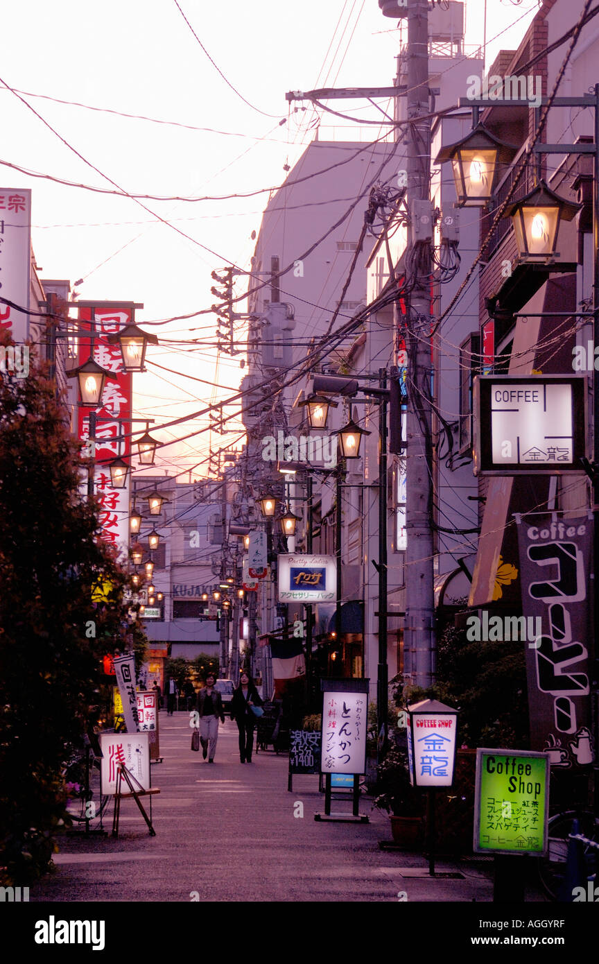Tokyo backstreet hi-res stock photography and images - Alamy