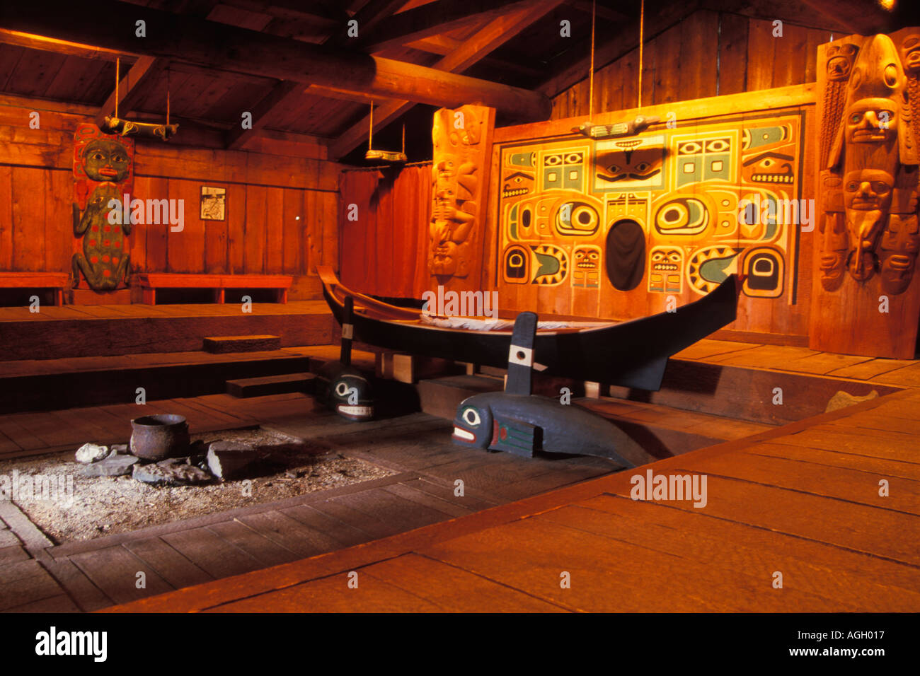 Tlingit native longhouse hi-res stock photography and images - Alamy