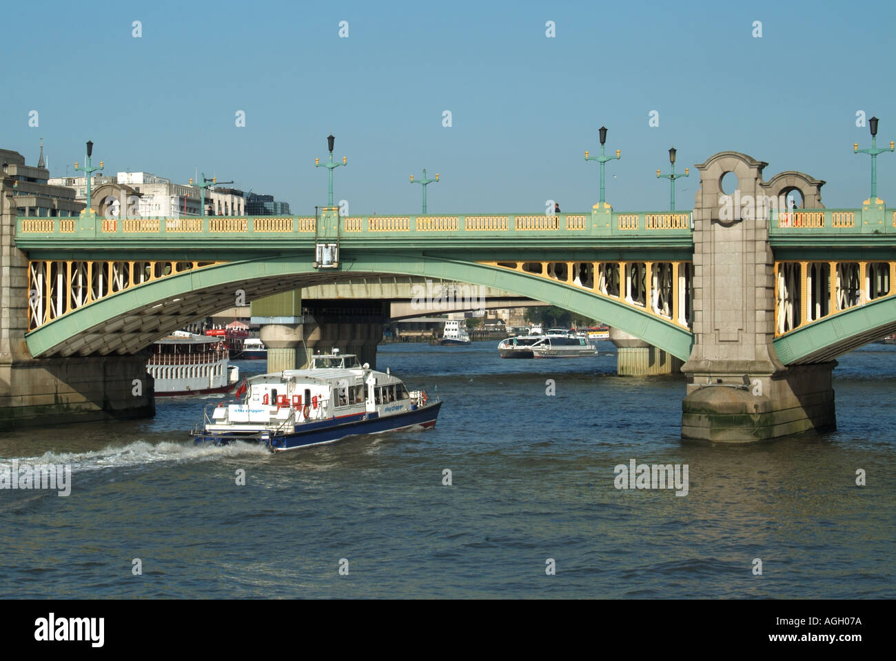 Southwark Bridge and river Thames with fast water bus Stock Photo - Alamy