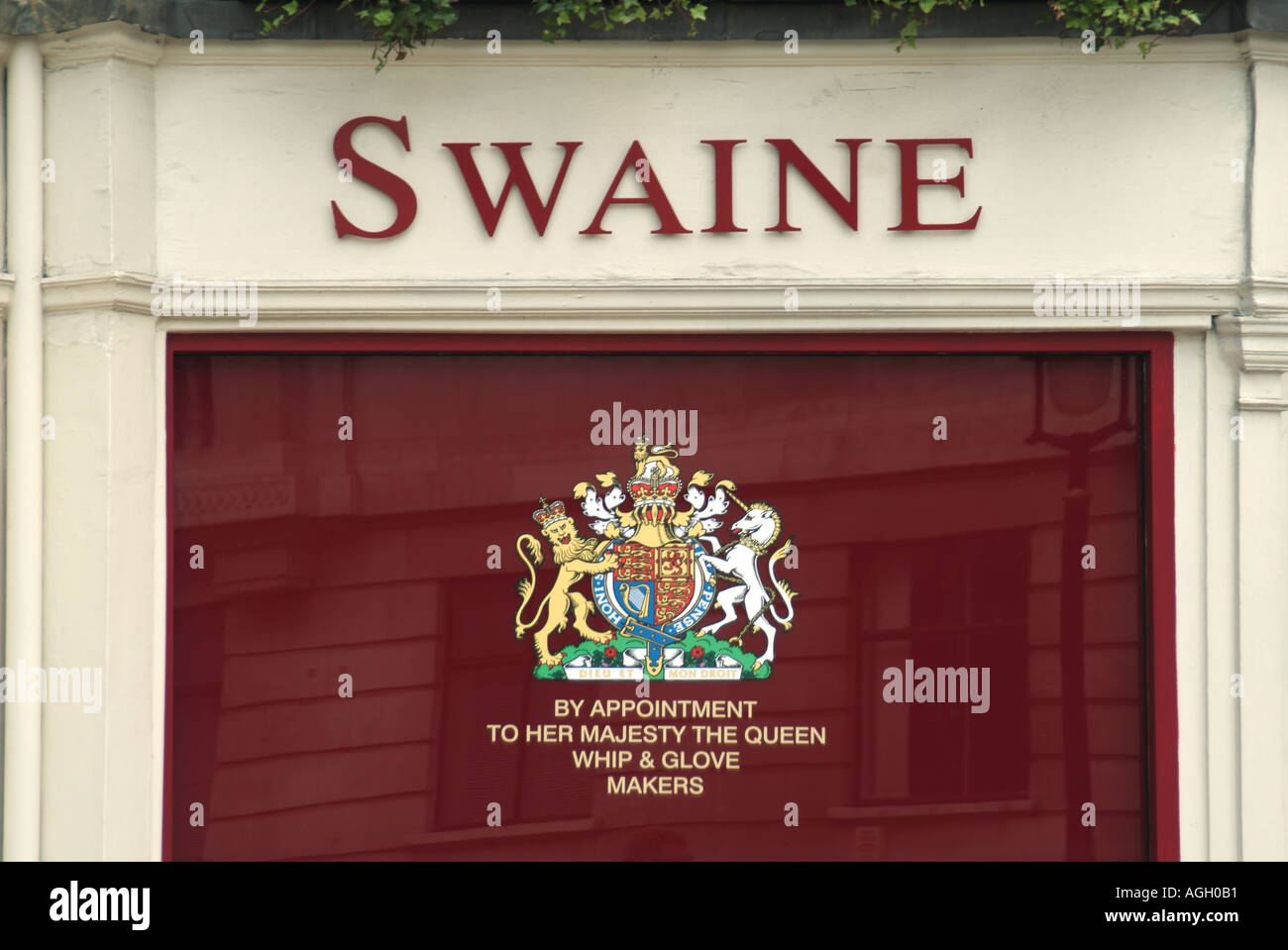British royal warrant hi-res stock photography and images - Alamy