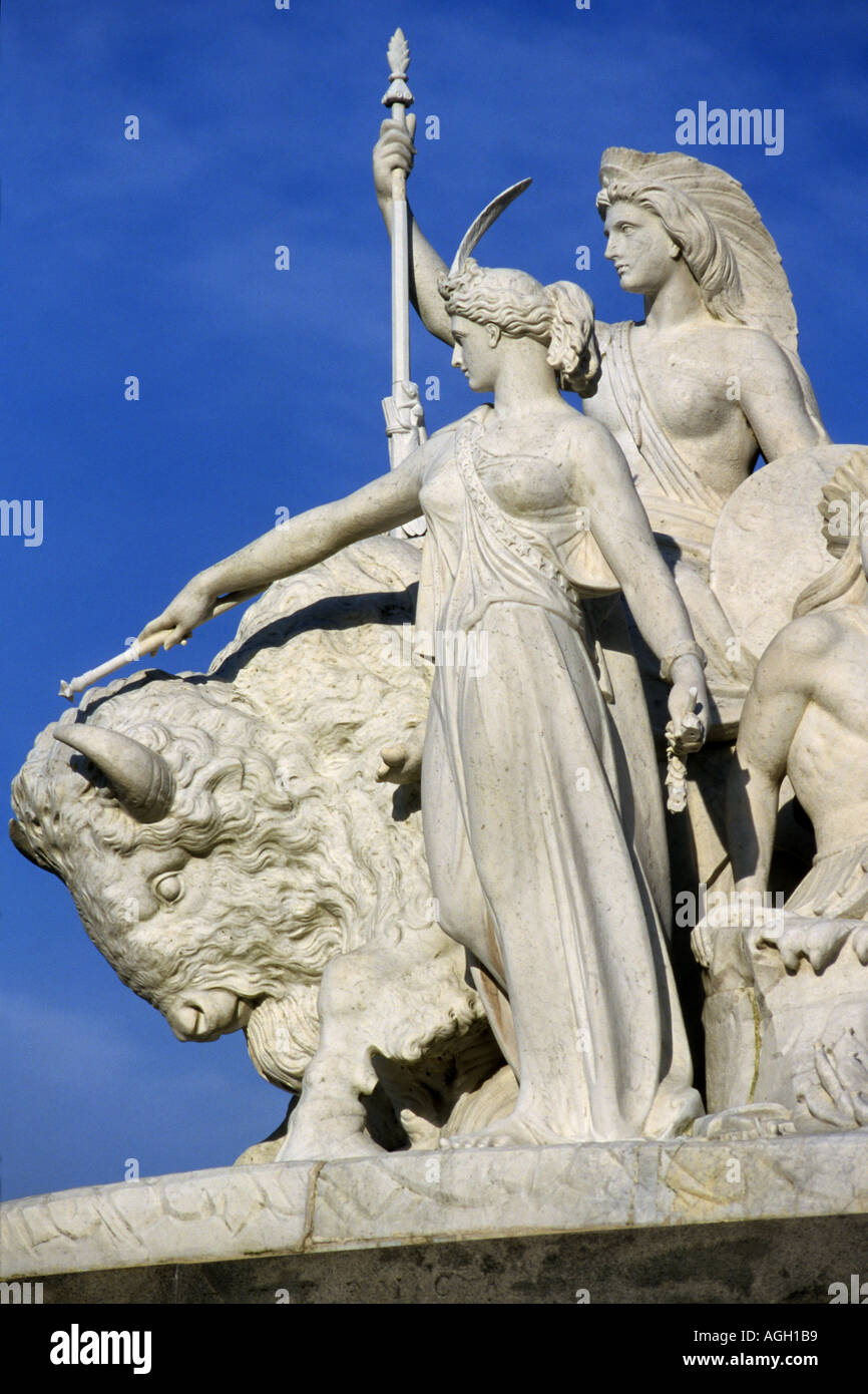 Victorian london monuments hi-res stock photography and images - Alamy