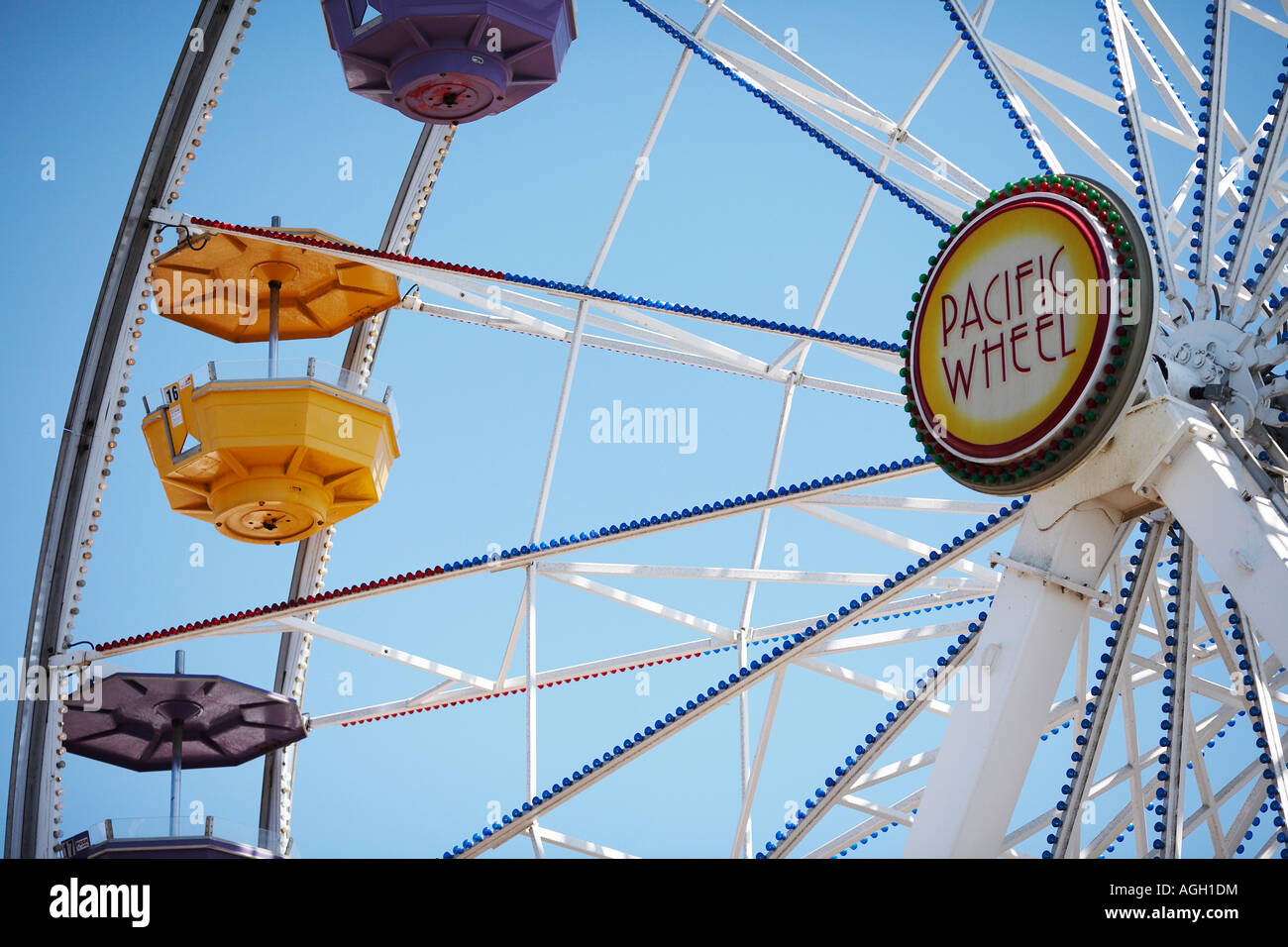 Details of the Solar Powered Pacific Ferris Wheel at Santa Monica Pier ...