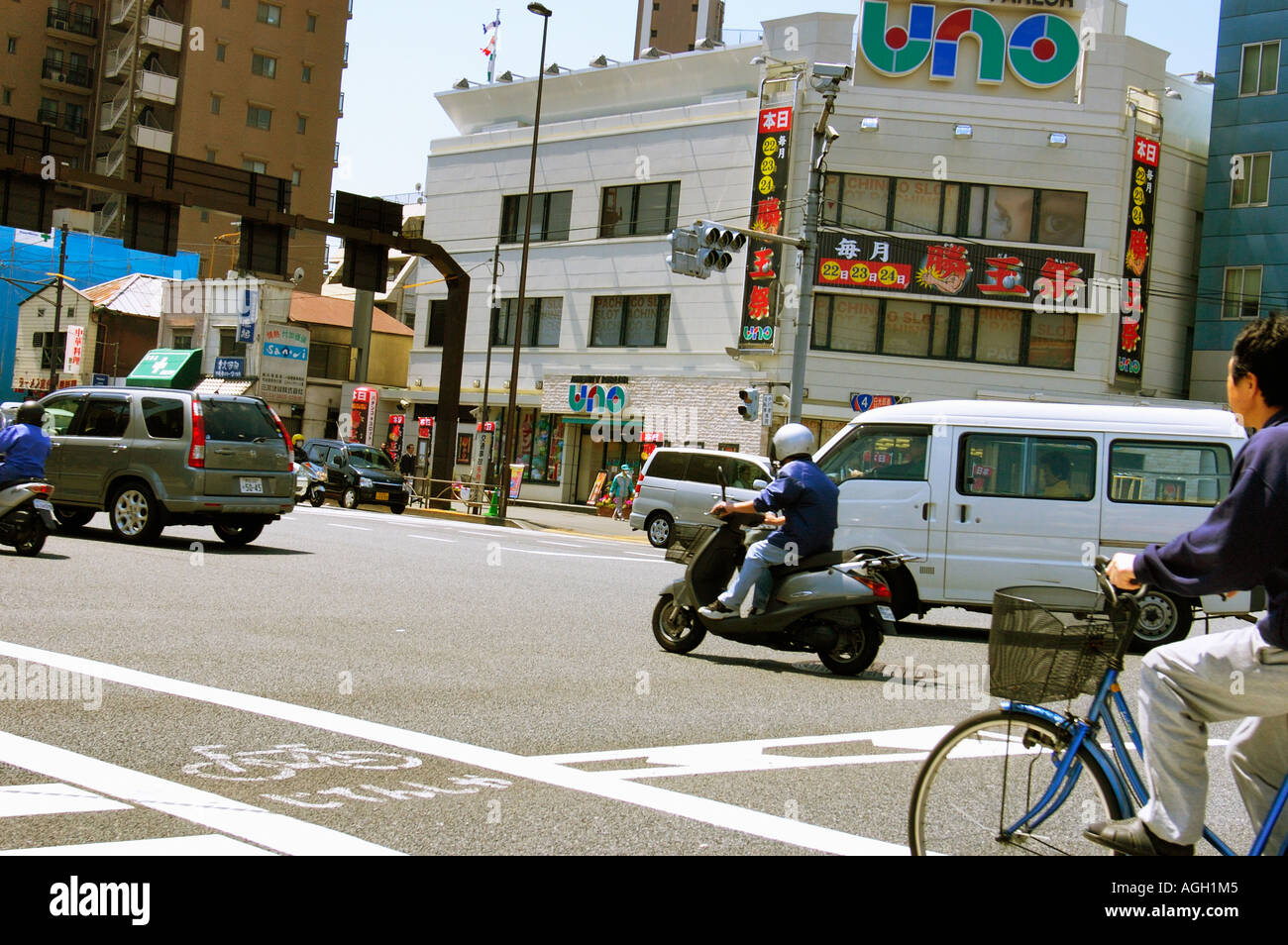 traffic at crossing, Tokyo, Japan Stock Photo - Alamy