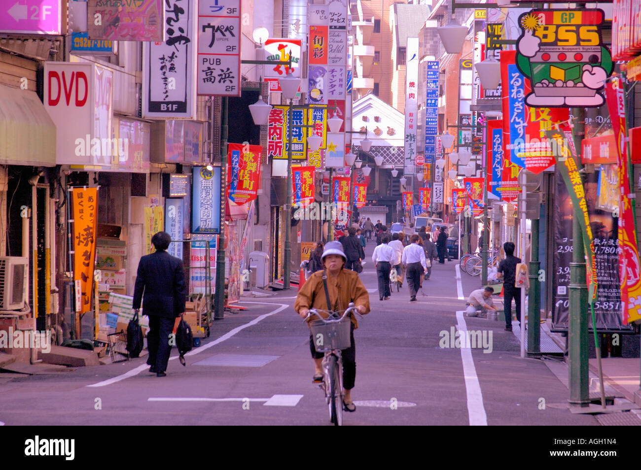 shopping street, Shinjuku, Tokyo, Japan Stock Photo - Alamy