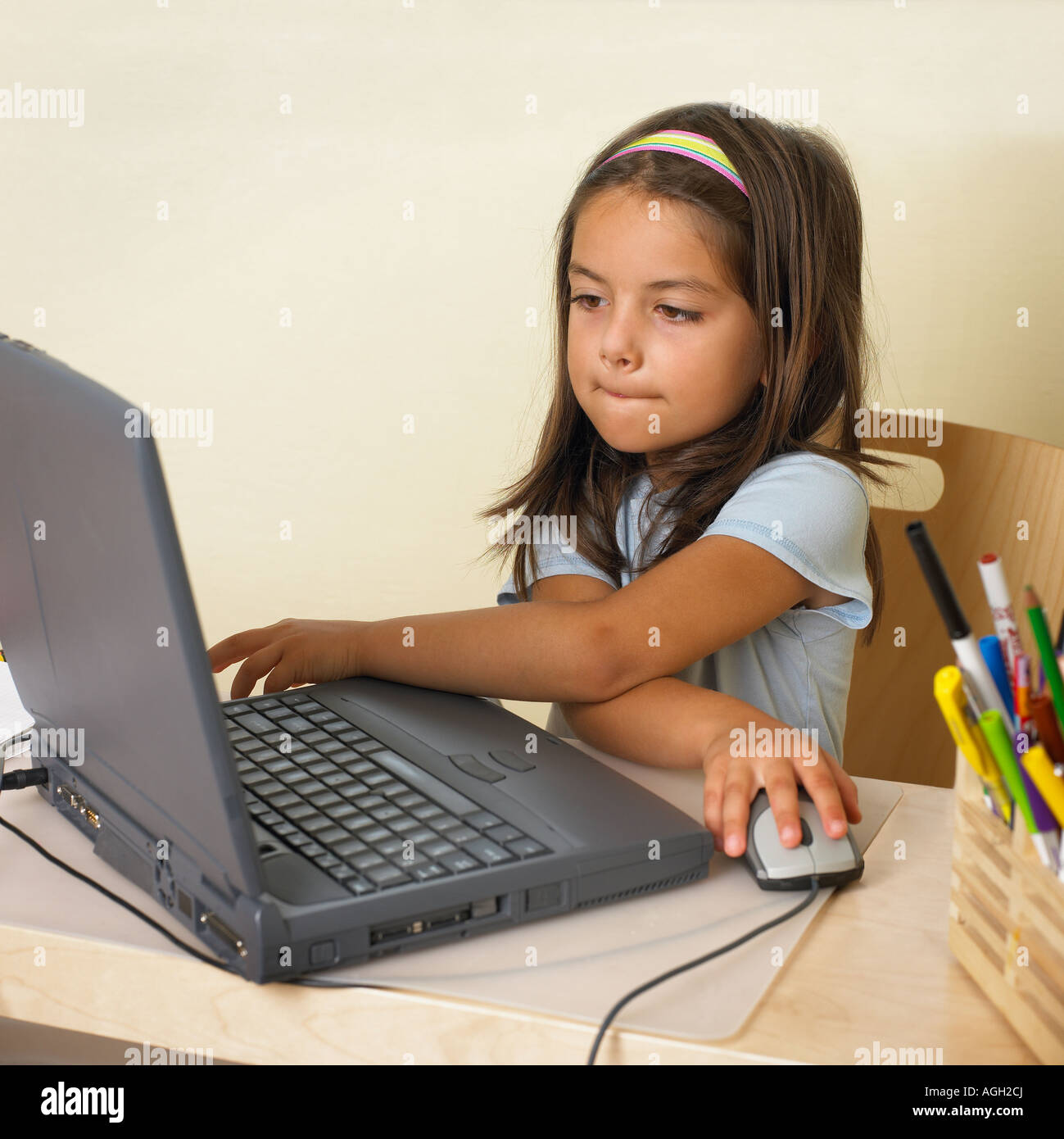 5 to 8 years old girl using laptop computer Stock Photo - Alamy