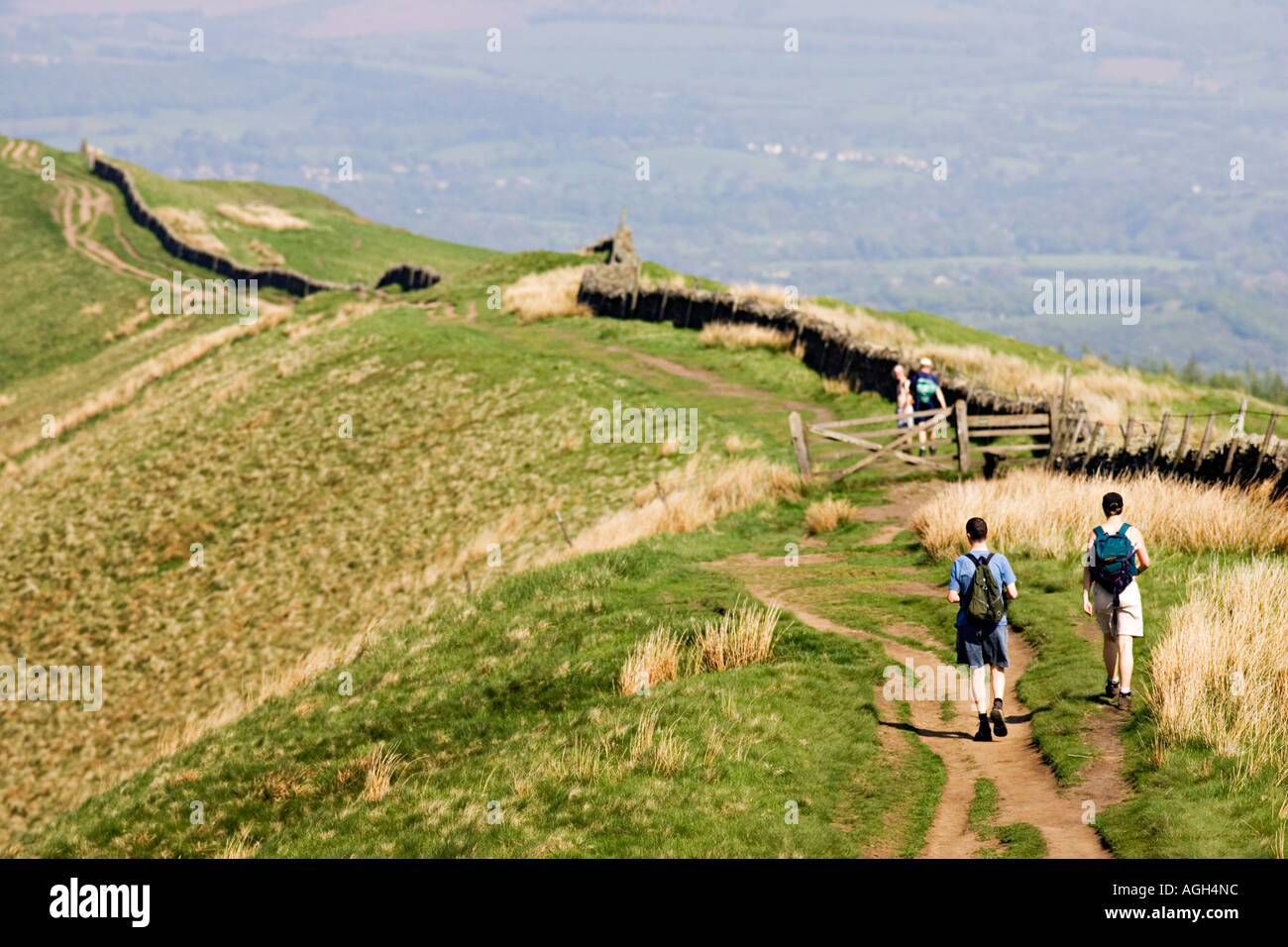 "Rushup Edge" Mountain Ridge Walkers People Walking Along The High ...