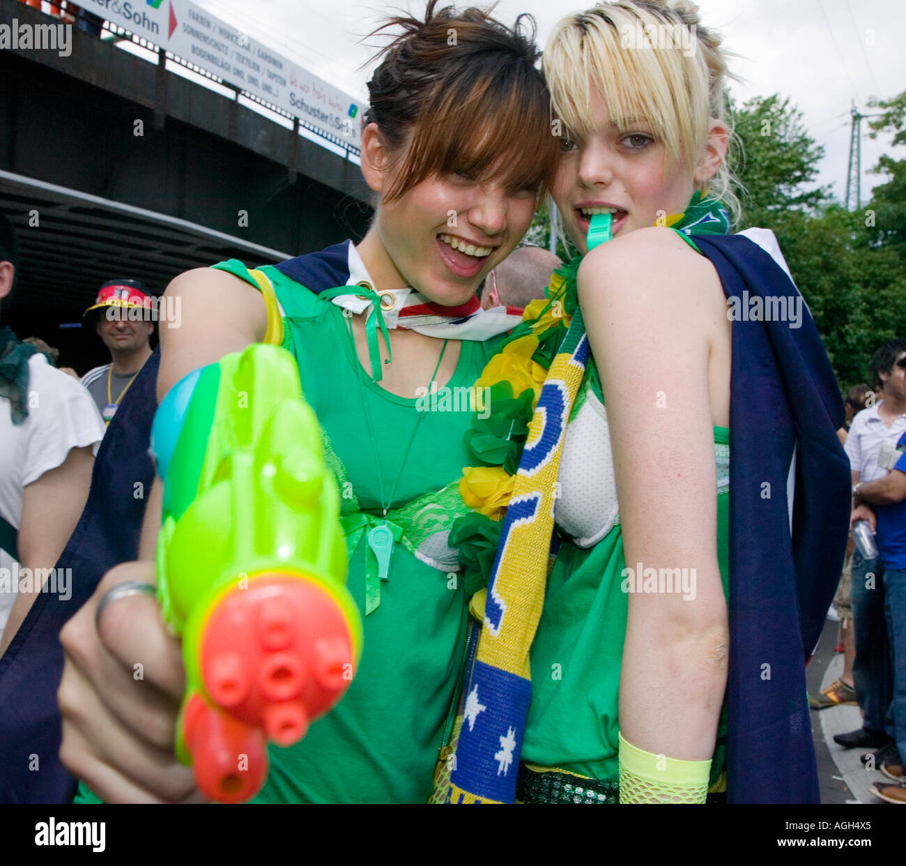 Australian fans watch game hi-res stock photography and images - Alamy