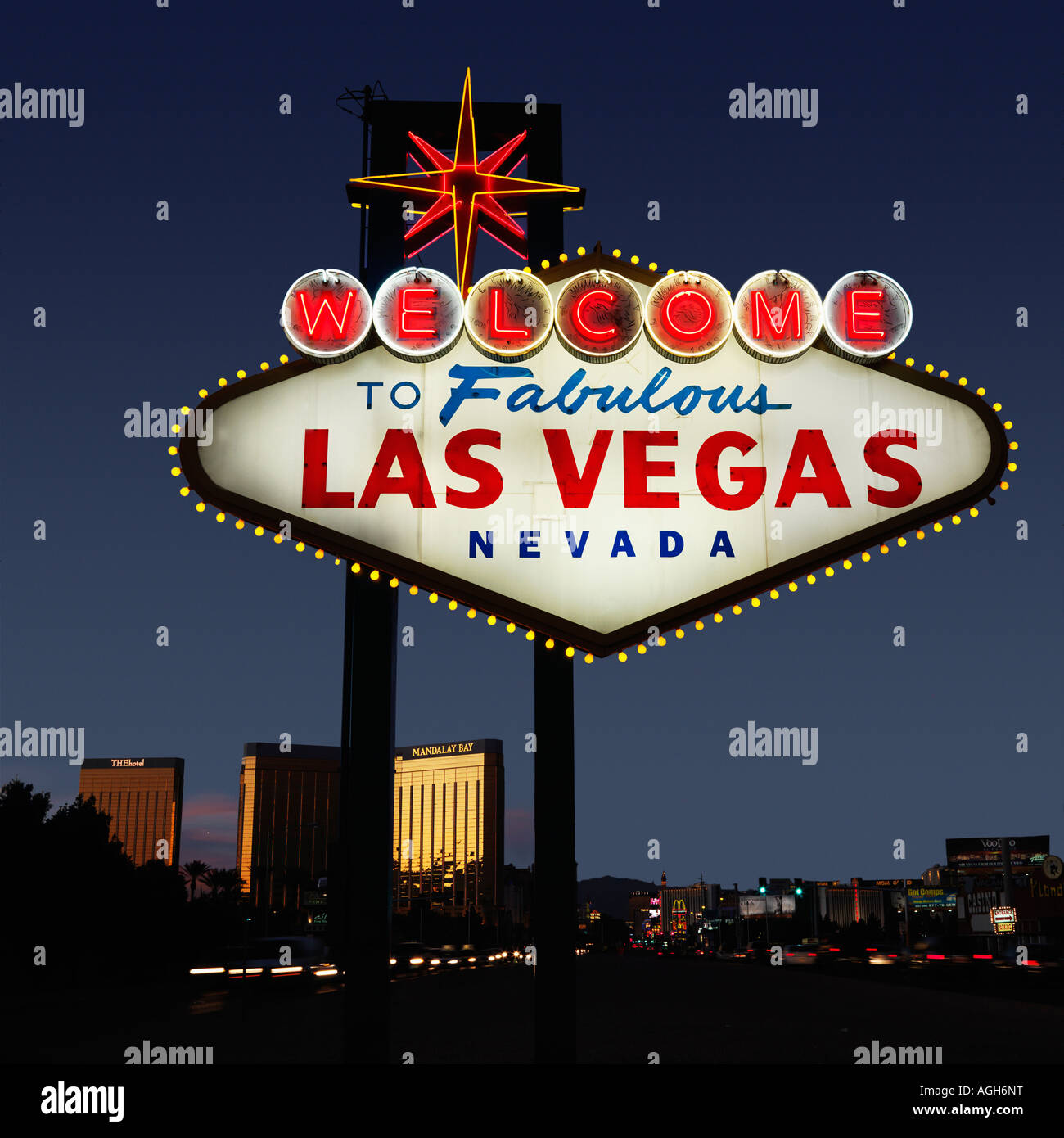 Lighted Las Vegas Nevada welcome sign with night sky Stock Photo - Alamy