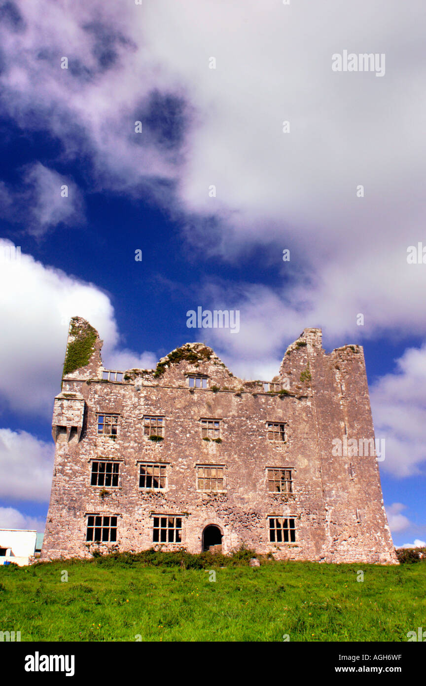 old desolate stone house, Ireland Stock Photo - Alamy