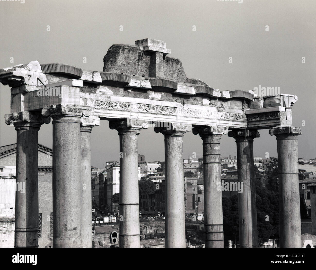 Roman ruins rome hi-res stock photography and images - Alamy