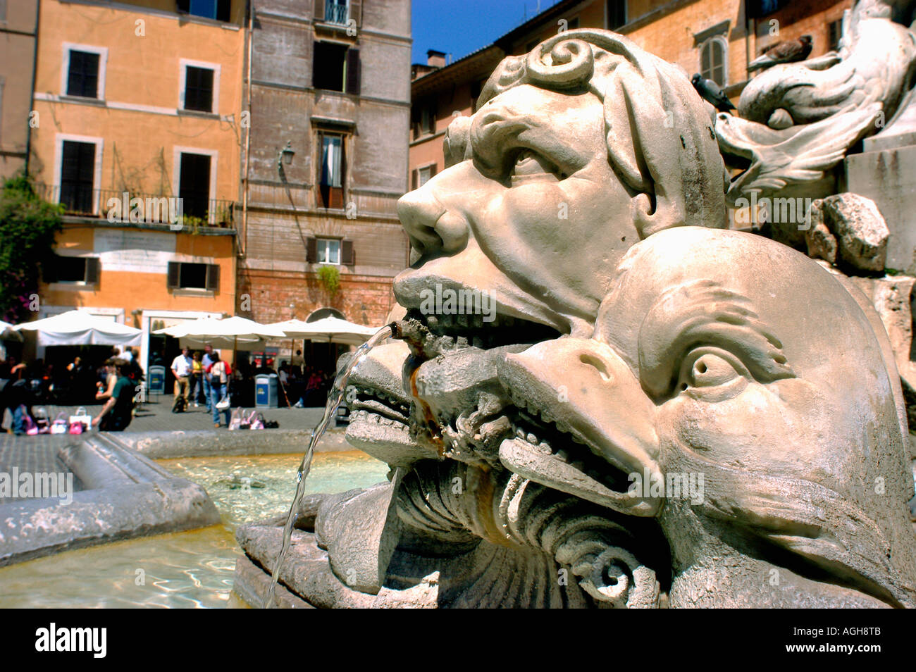Rome face statue hi-res stock photography and images - Alamy