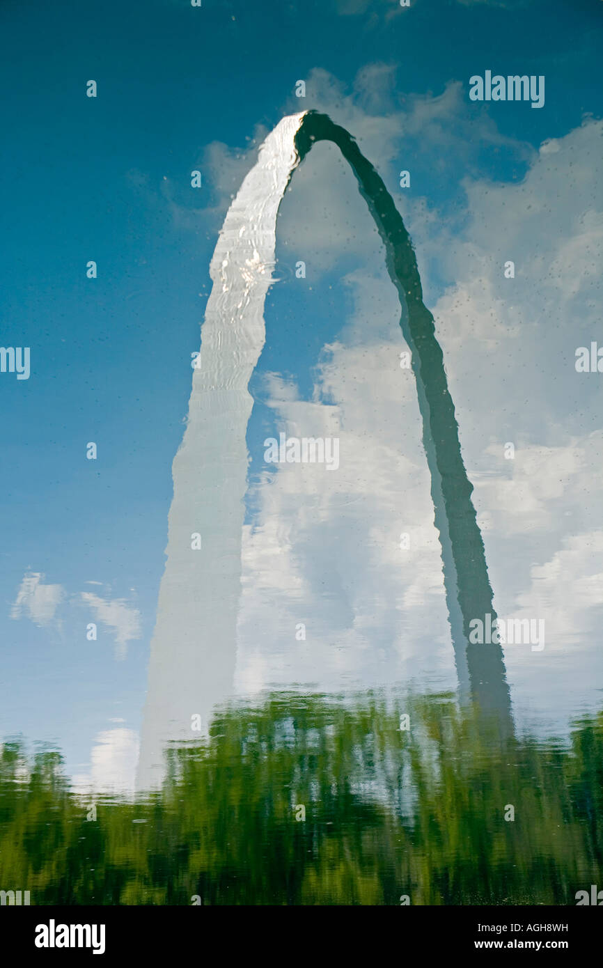 Gateway Arch water reflection in St Louis, Missouri Stock Photo - Alamy