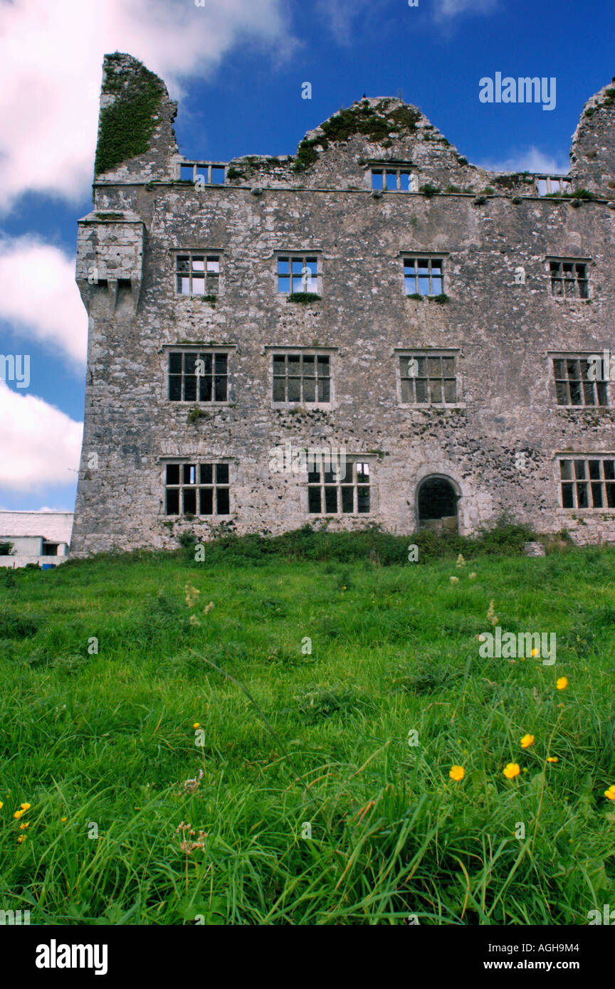 Haunting ruins hi-res stock photography and images - Alamy