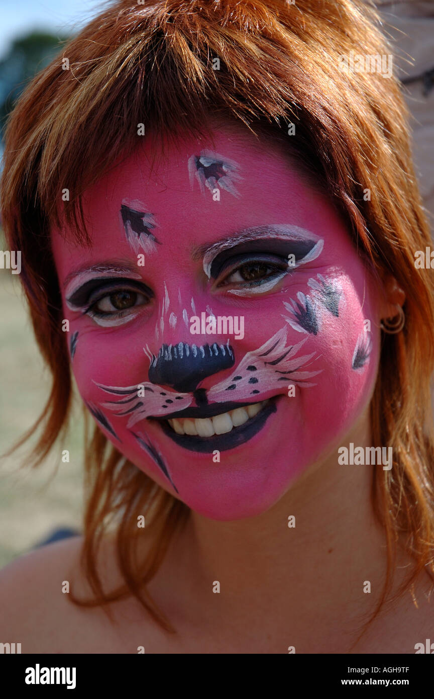 Young girl with facepaint depicting pink cat Stock Photo - Alamy