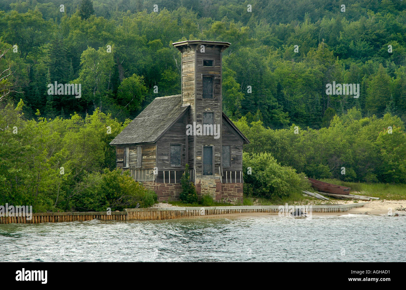 Old wood lighthouse pictured rocks hi-res stock photography and images ...