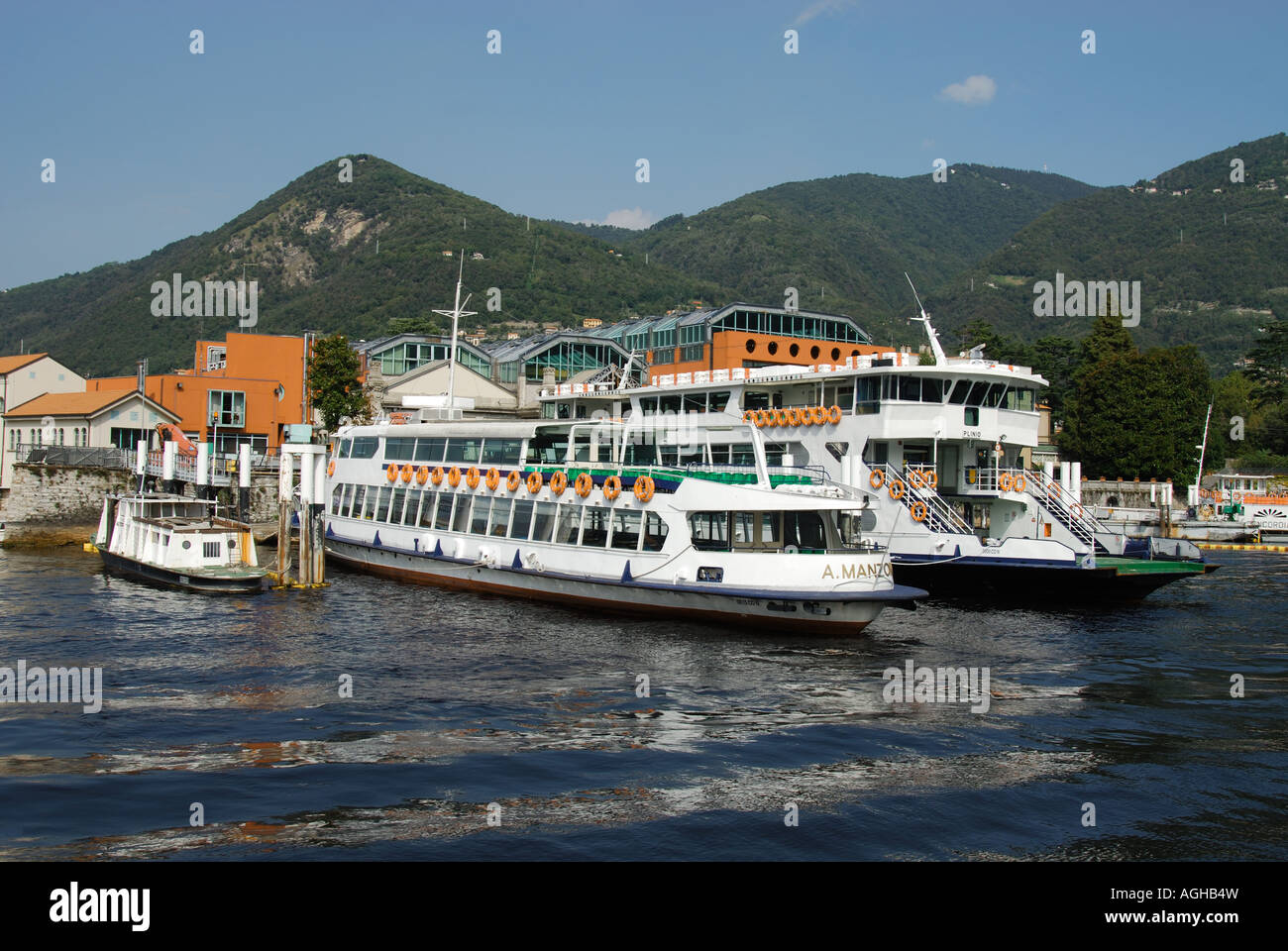 Lake como ferries hi-res stock photography and images - Alamy