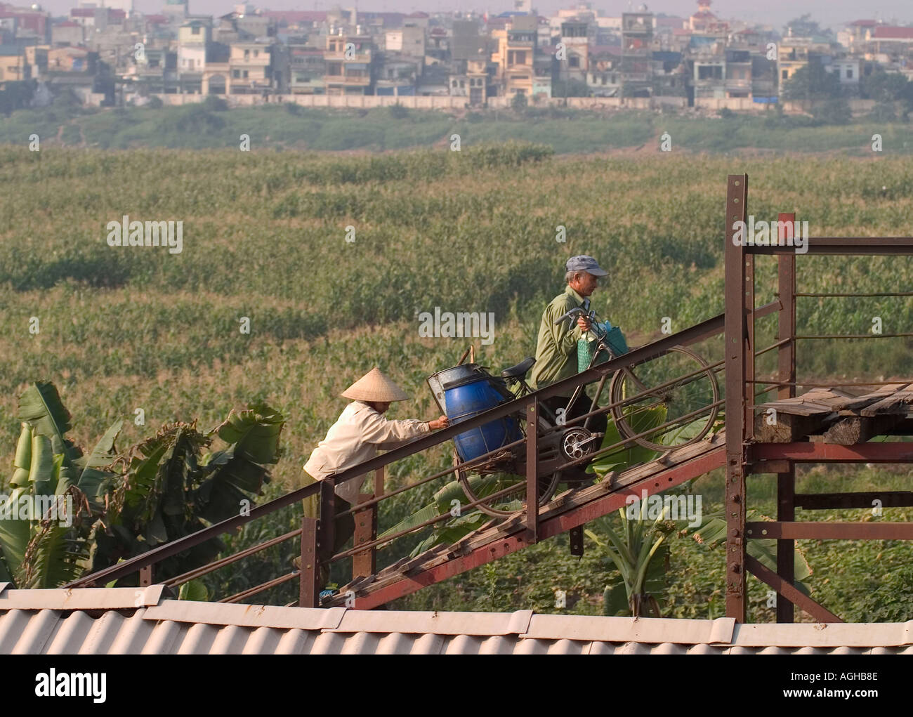 Field workers hi-res stock photography and images - Alamy