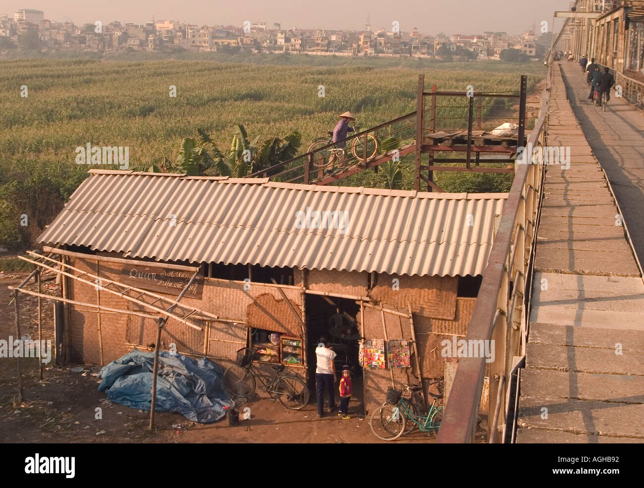 Workers hut hi-res stock photography and images - Alamy