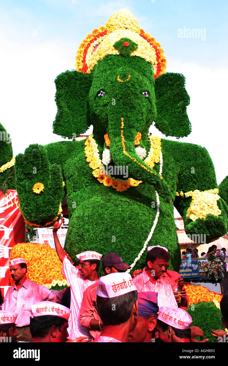 RSC91131 Idol of elephant headed God Ganesh made of green plants ...
